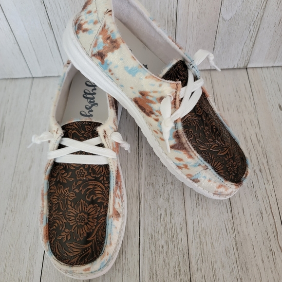 Gypsy Jazz | Shoes | Gypsy Jazz Tucker Turquoise Tooled Sneakers | Poshmark